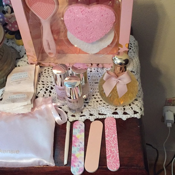 Kensie | Makeup | Makeup Set Combo Beautiful Set Nail Polish Etc | Poshmark